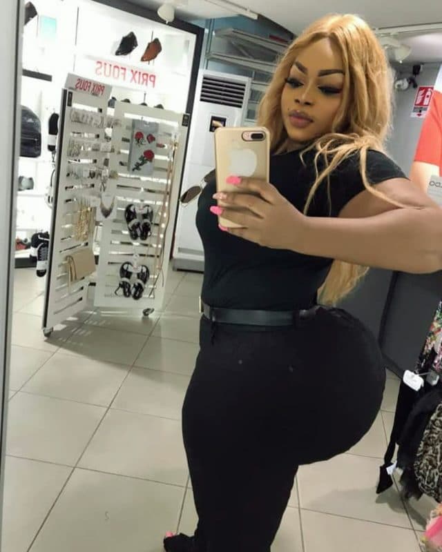 10 photos - Eudoxie Yao exhibe ses formes voluptueuses dans une ...