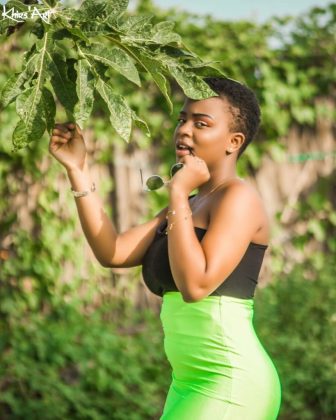 Admirez les dernières Photos de DJEYNA, la jeune artiste de 17 ans ...