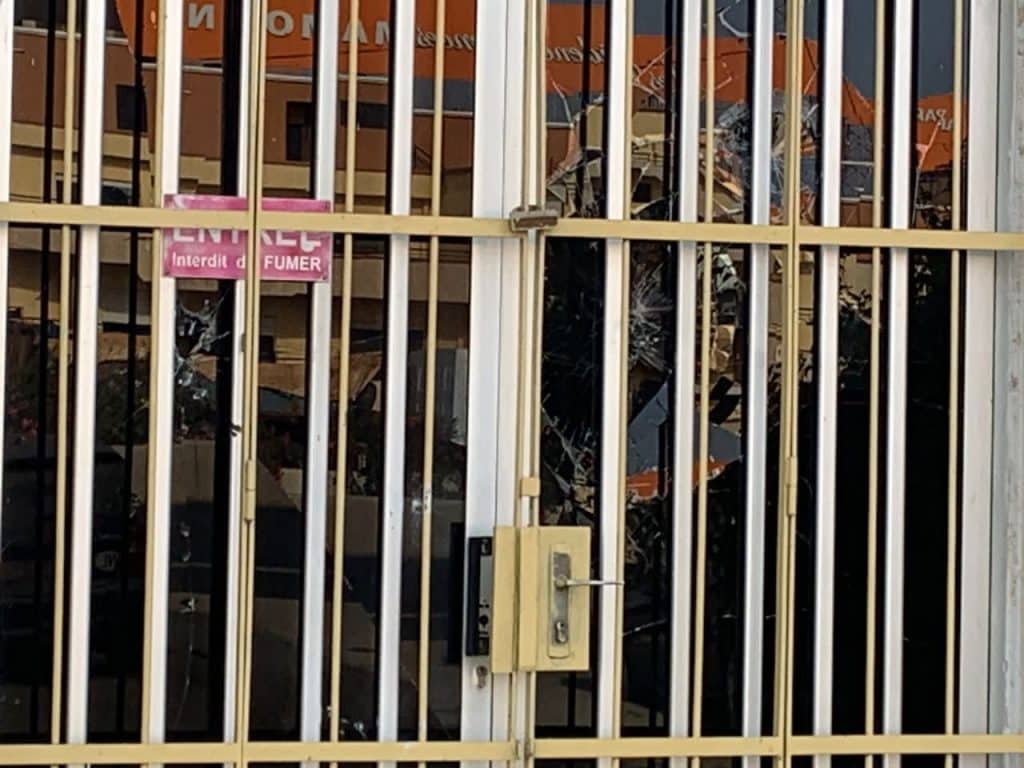 Tensions politiques : Le siège du PRP de Déthié Fall vandalisé - Senegal7