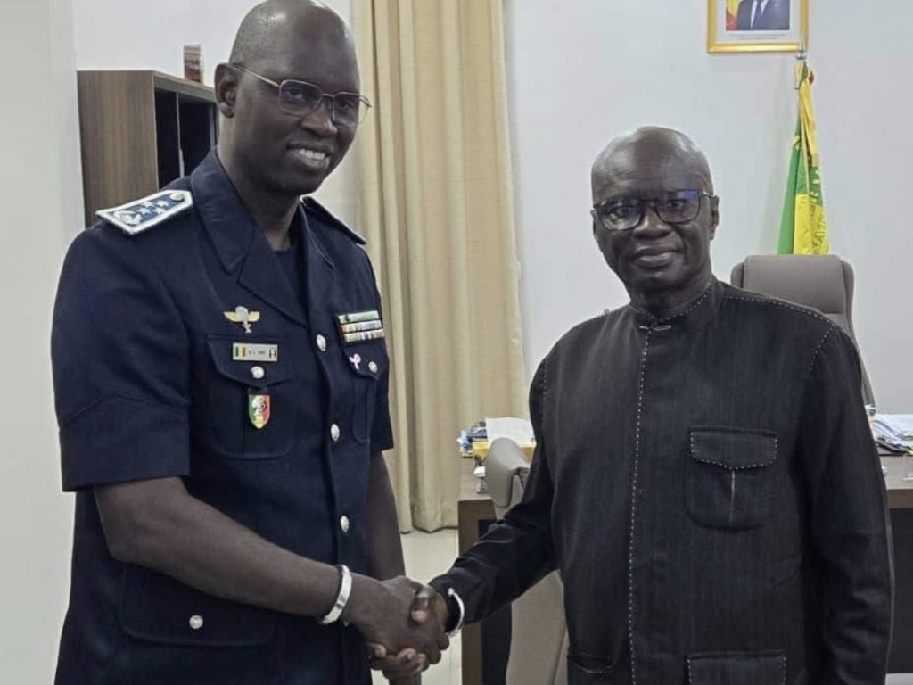 Audience : Omar Pène reçu par Mame Seydou Ndour, Directeur général de ...